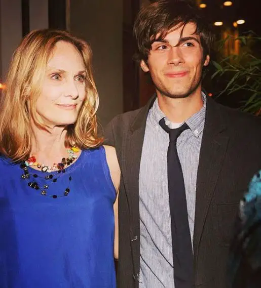 Inside Lisa Emery Married Life, Husband, Family, Height, Net Worth Inside Lisa Emery Married Life, Husband, Family, Height, Net Worth